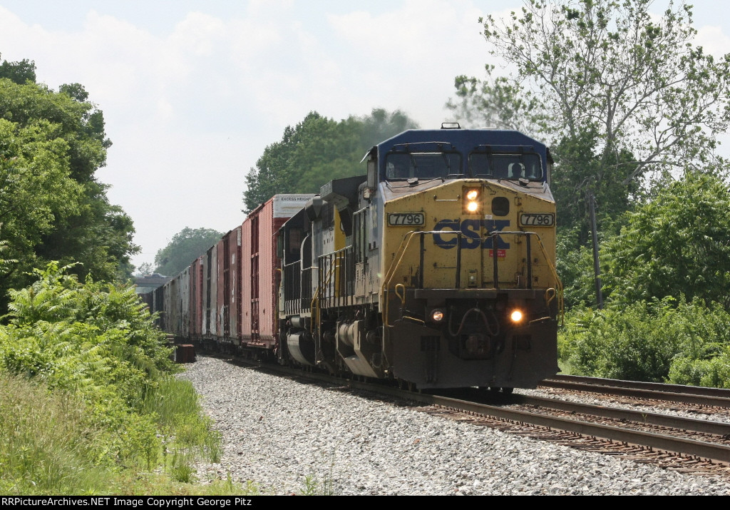 CSX 7796 and train D732